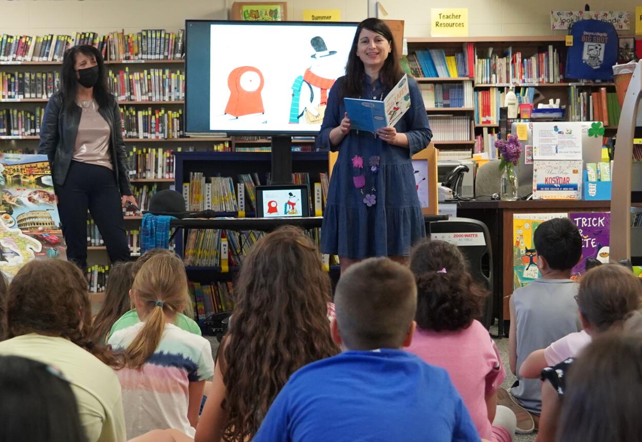 Children's Library storytelling | About the District