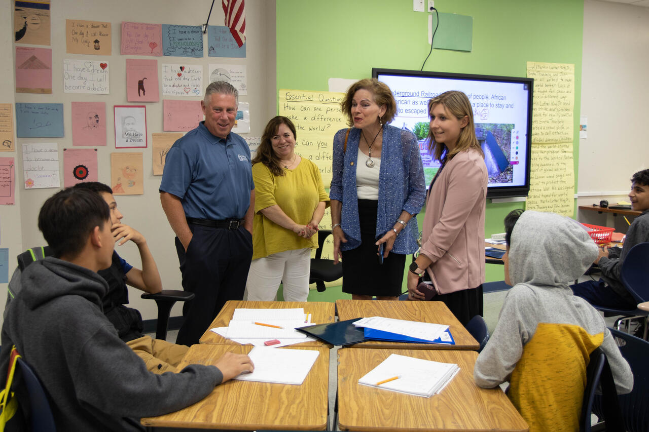 Lawmakers visit Newcomer Academy | City School District of Albany
