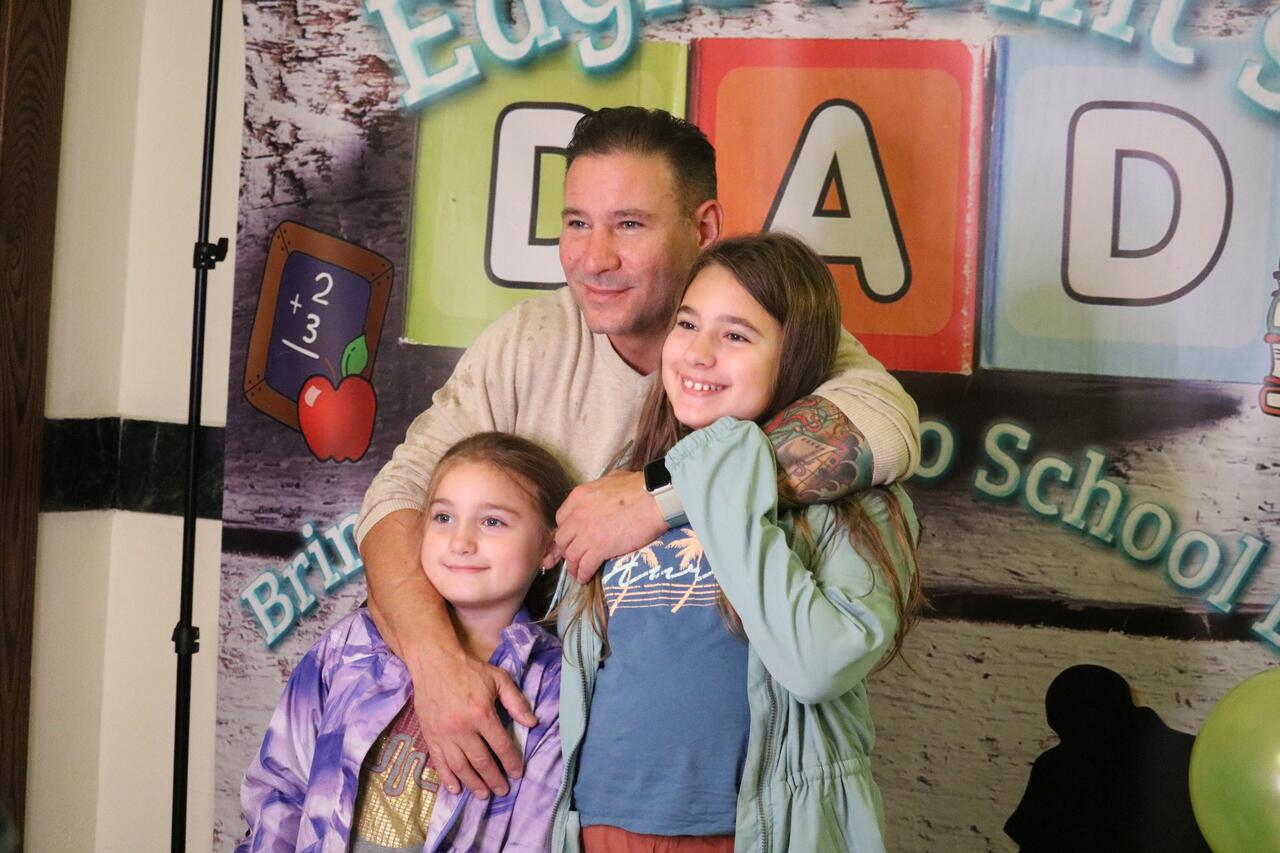 Festive morning at Eagle Point! | Eagle Point Elementary School