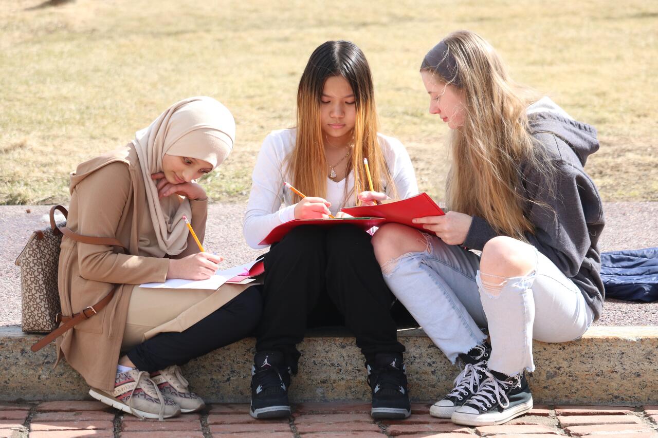 Myers students experience art outside the classroom | Stephen and ...