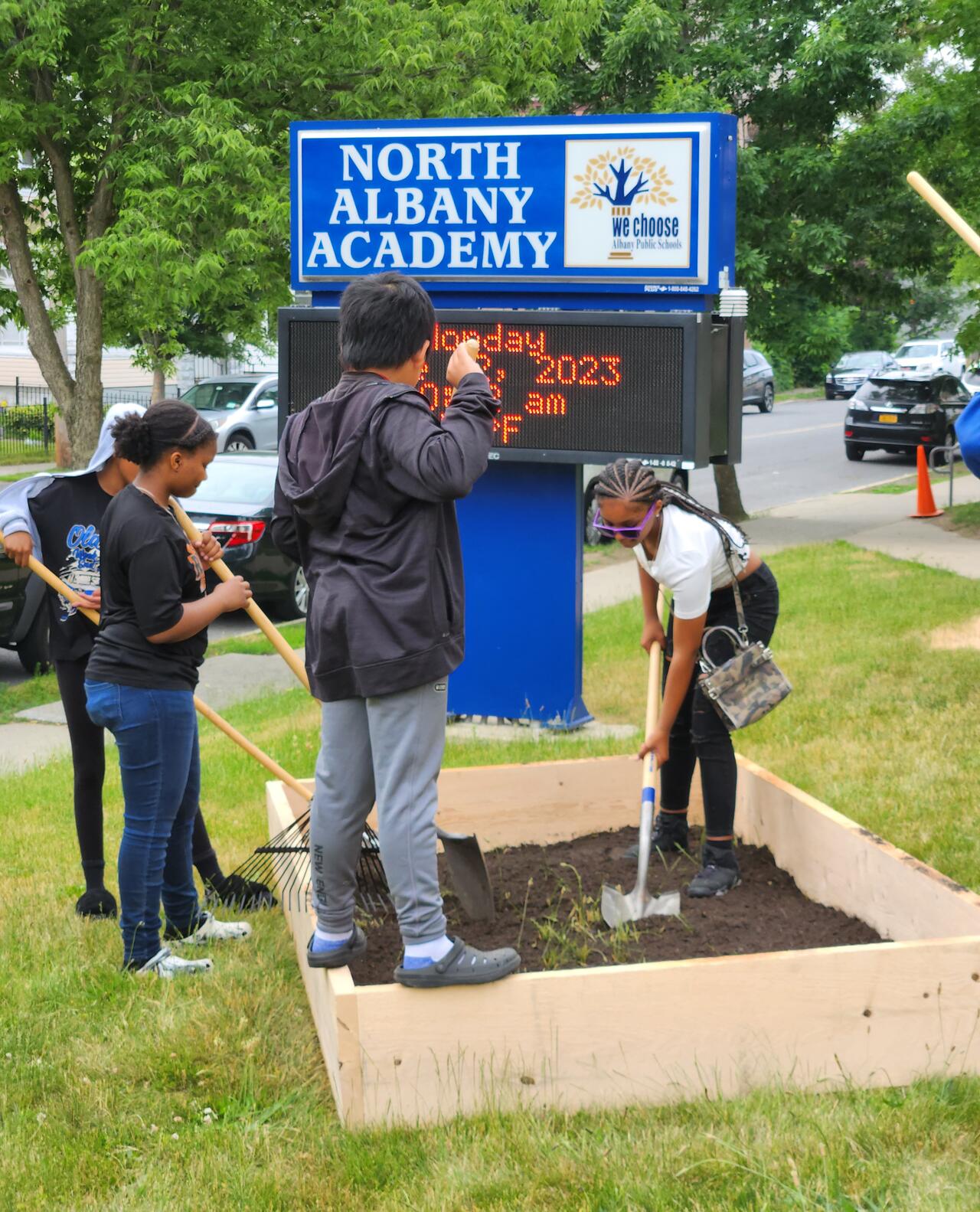 North Albany gardens are growing | North Albany Middle School