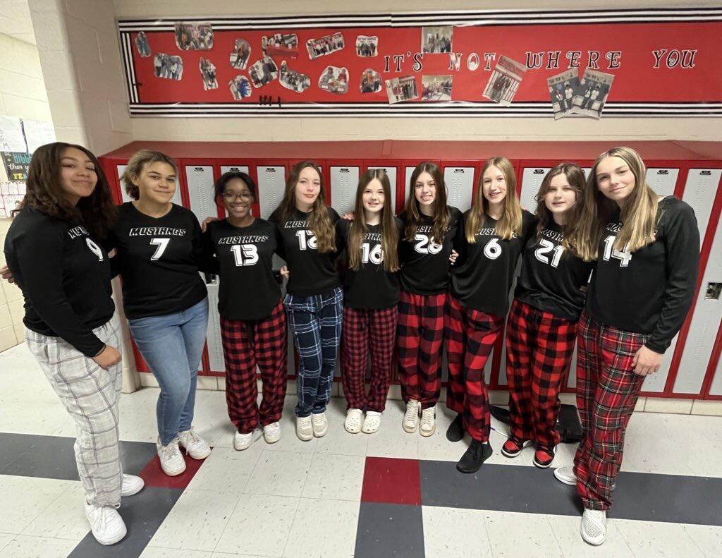 Girls Volleyball Program Sweeps Simmons! | OLHMS