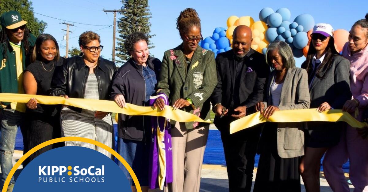 LA Sparks Unveil New Court for KIPP Compton Upper School | Stories